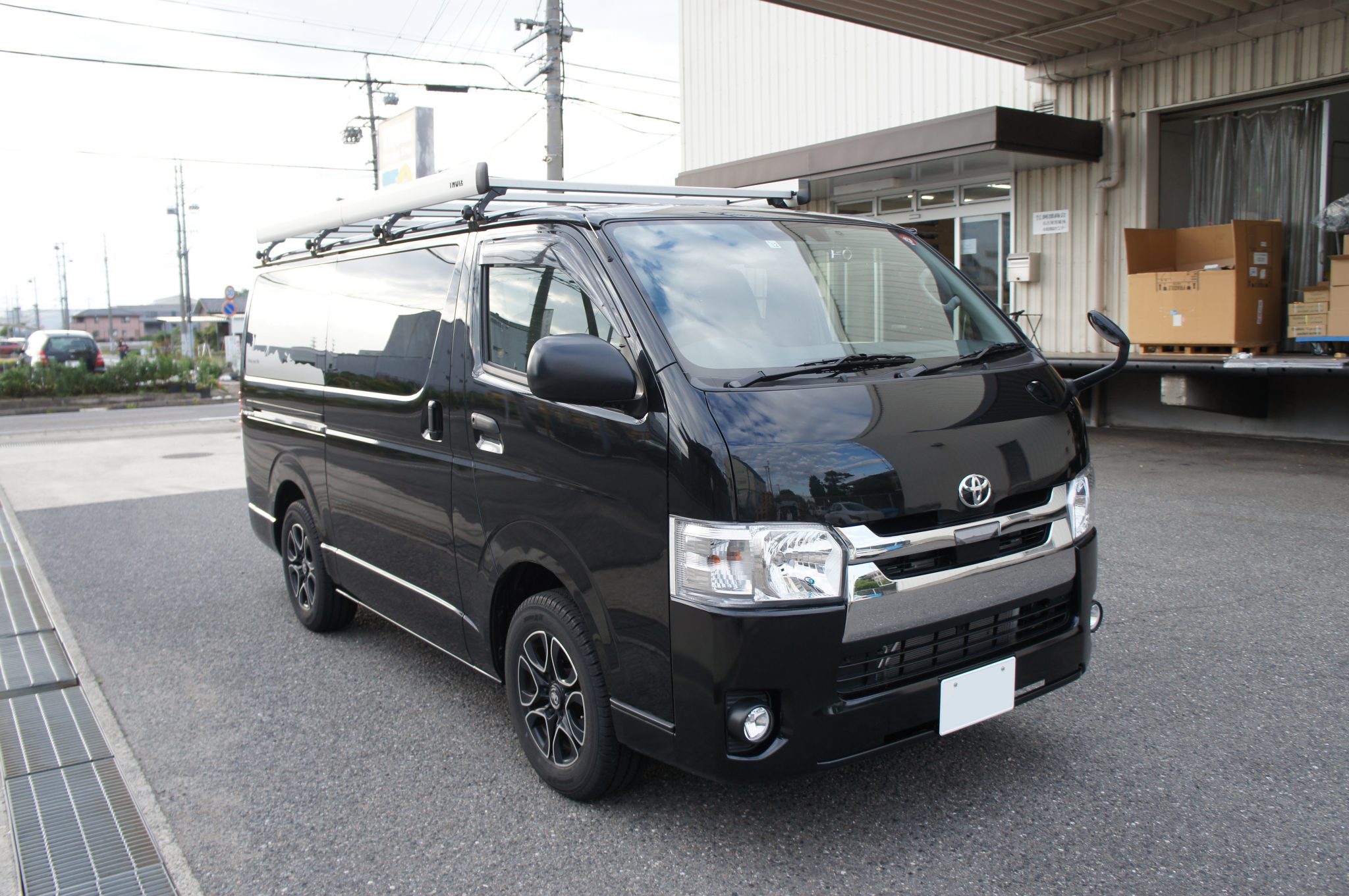 ハイエース・キャラバン専用バスケット「Thule ProBasket」6月より絶賛発売中 | THULEルーフキャリアここだけの話