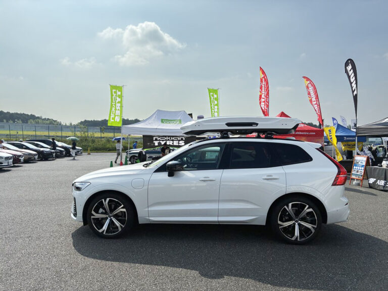 VOLVO XC60 + THULE MOTION3 XL LOWホワイト | THULEルーフキャリアここだけの話